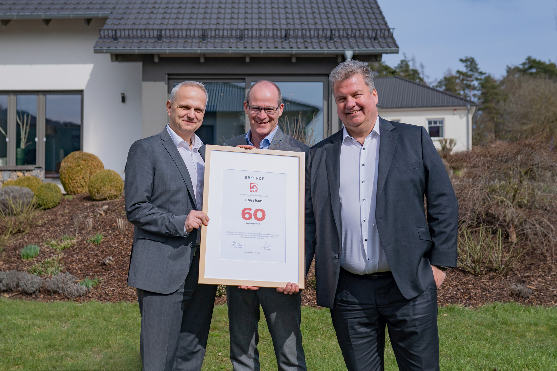 Seit 60 Jahren im Bundesverband Deutscher Fertigbau: Hanse Haus erhält ...